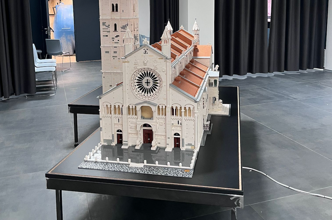La mostra con Duomo e Ghirlandina di Lego prorogata fino all'8 marzo